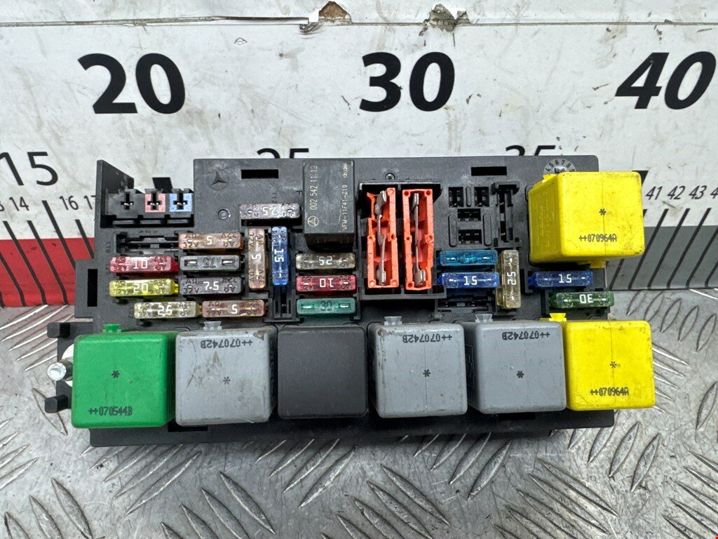 Блок предохранителей Mercedes ML-Class (W164) A1645400072 арт. 2272257