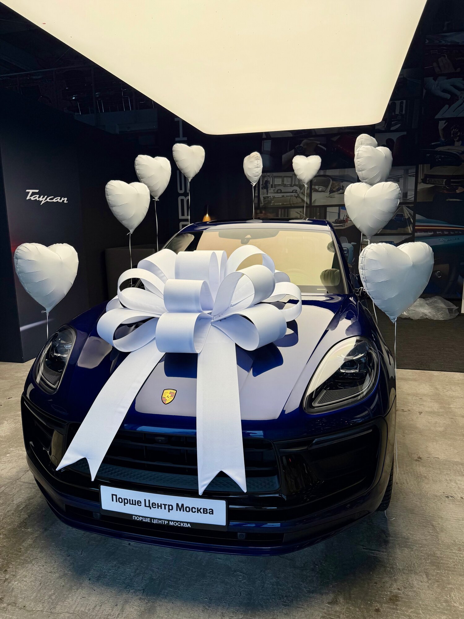 Бант подарочный на машину "Люкс" Диаметр 100 см. Цвет банта белый.