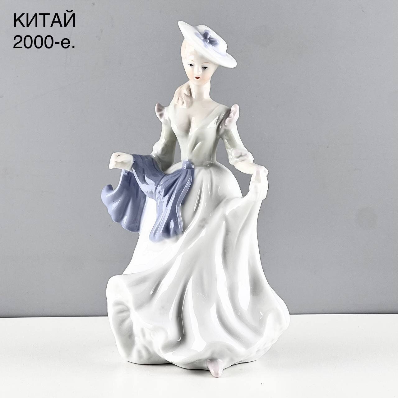 Винтажная статуэтка "Девушка в шляпке". Фарфор. Китай, 2000-е.