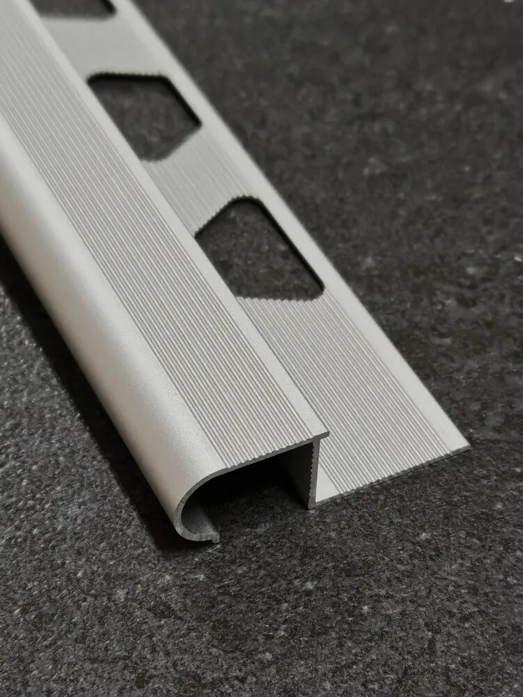 Профиль Z-образный округлый алюминиевый анодированный для плитки на ступени (порог) 10мм 2,7м Серебро матовое