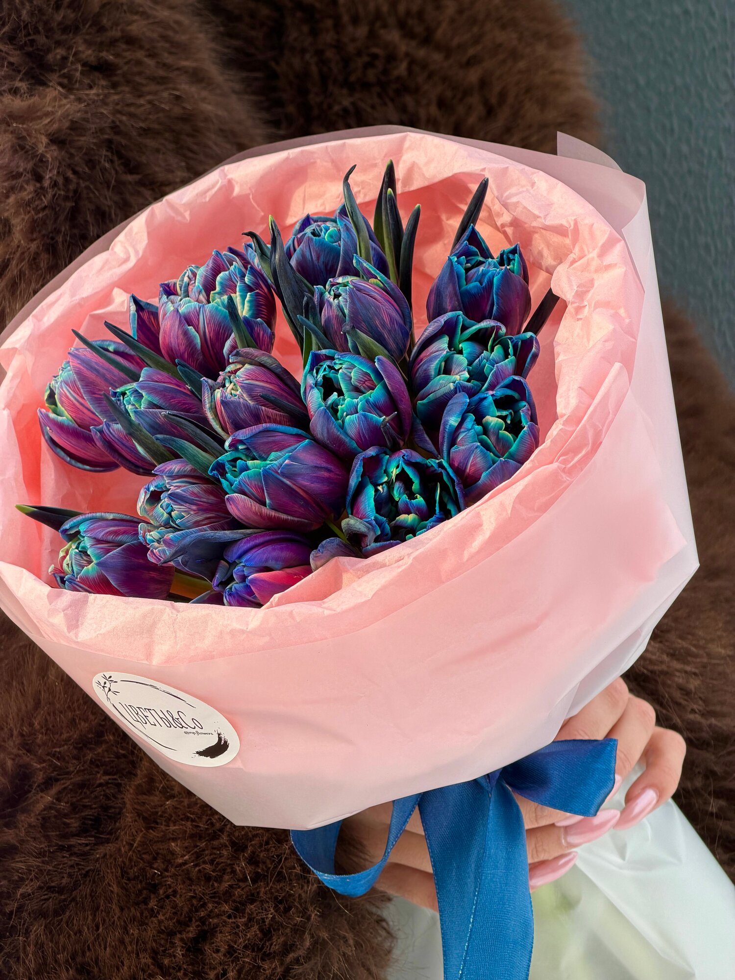 Эксклюзивный букет из 15 синих пионовидных тюльпанов "Космос"