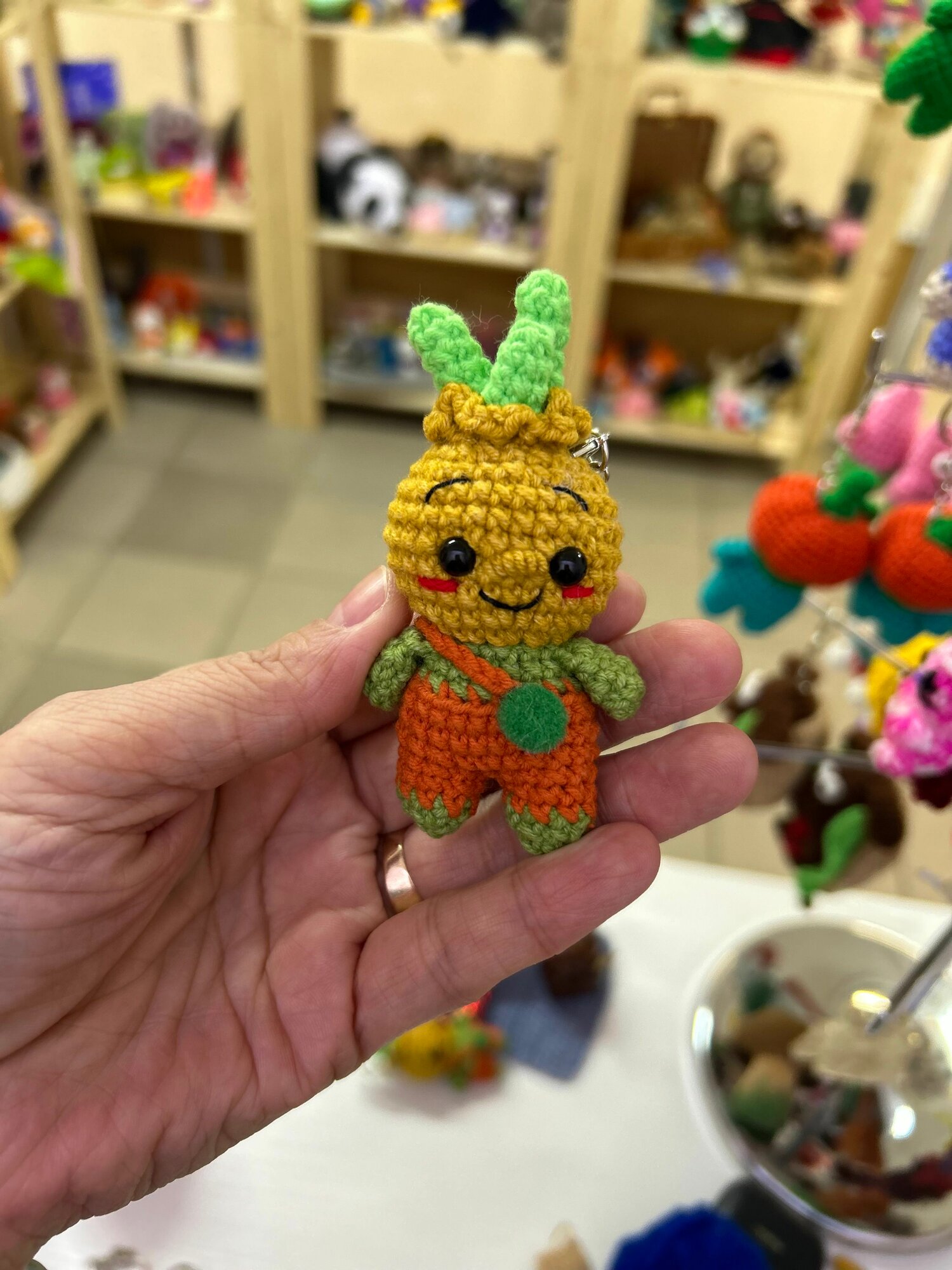 Вязаный игрушка брелок подвеска на рюкзак. Чиполлино ручной работы