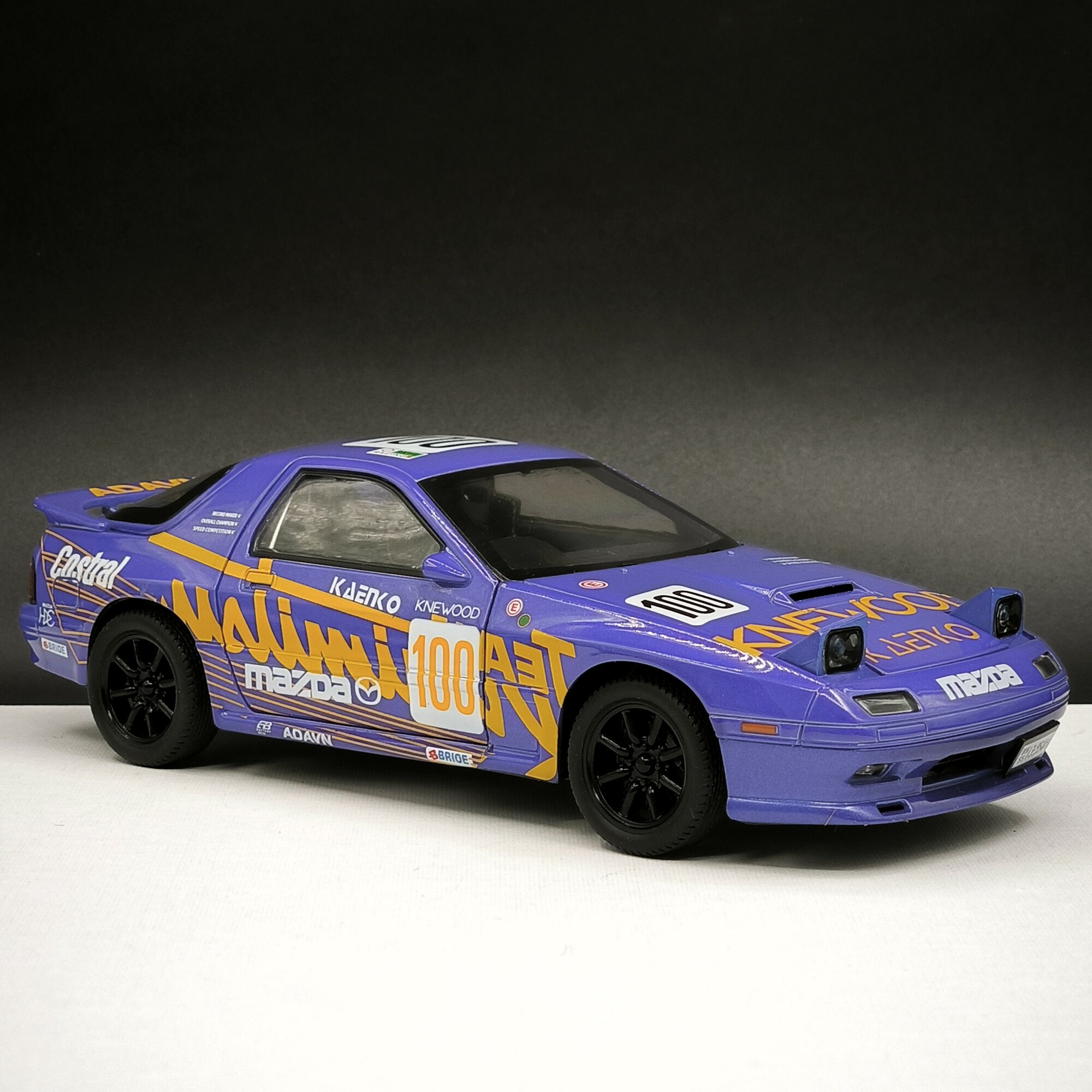 Машинка металлическая инерционная модель Mazda Savanna RX-7, с световым и звуковым сопровождением. Масштаб 1:24