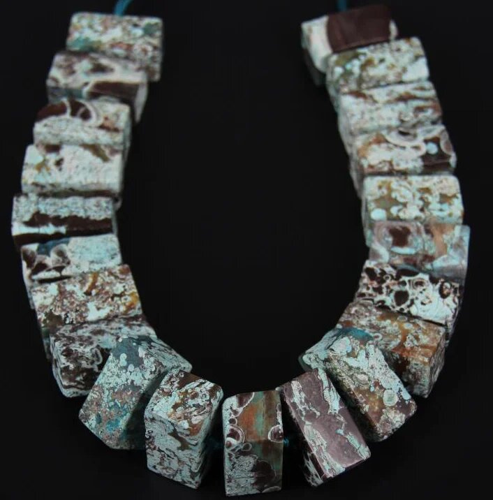 Ожерелье YAMMY из оникса "Небесно-голубой океан" blue