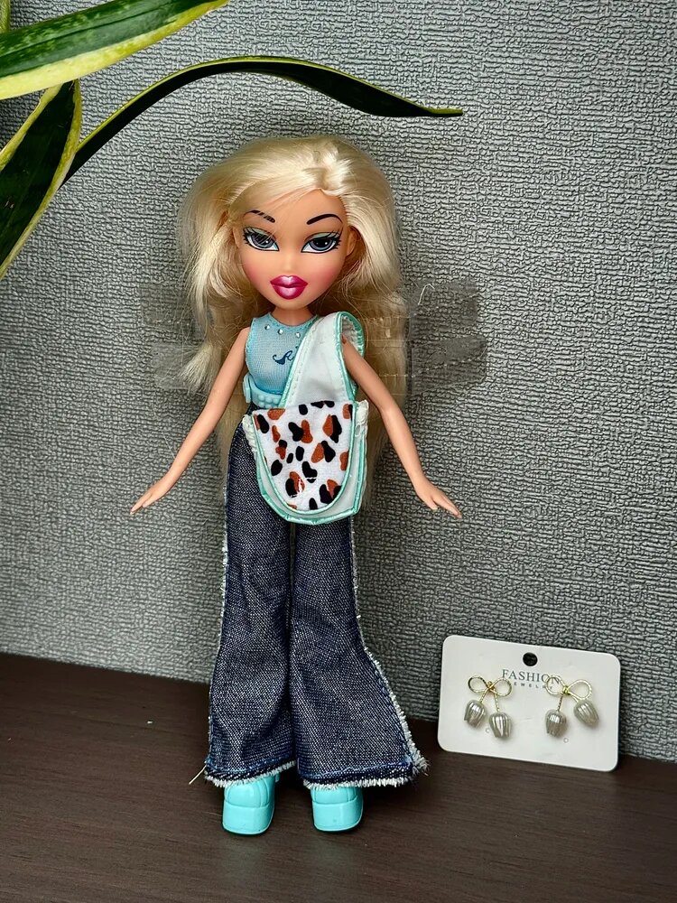 Bratz Кукла Y2K Ретро кукла тысячелетия кукла из пластика для игр и коллекционирования — фото 1