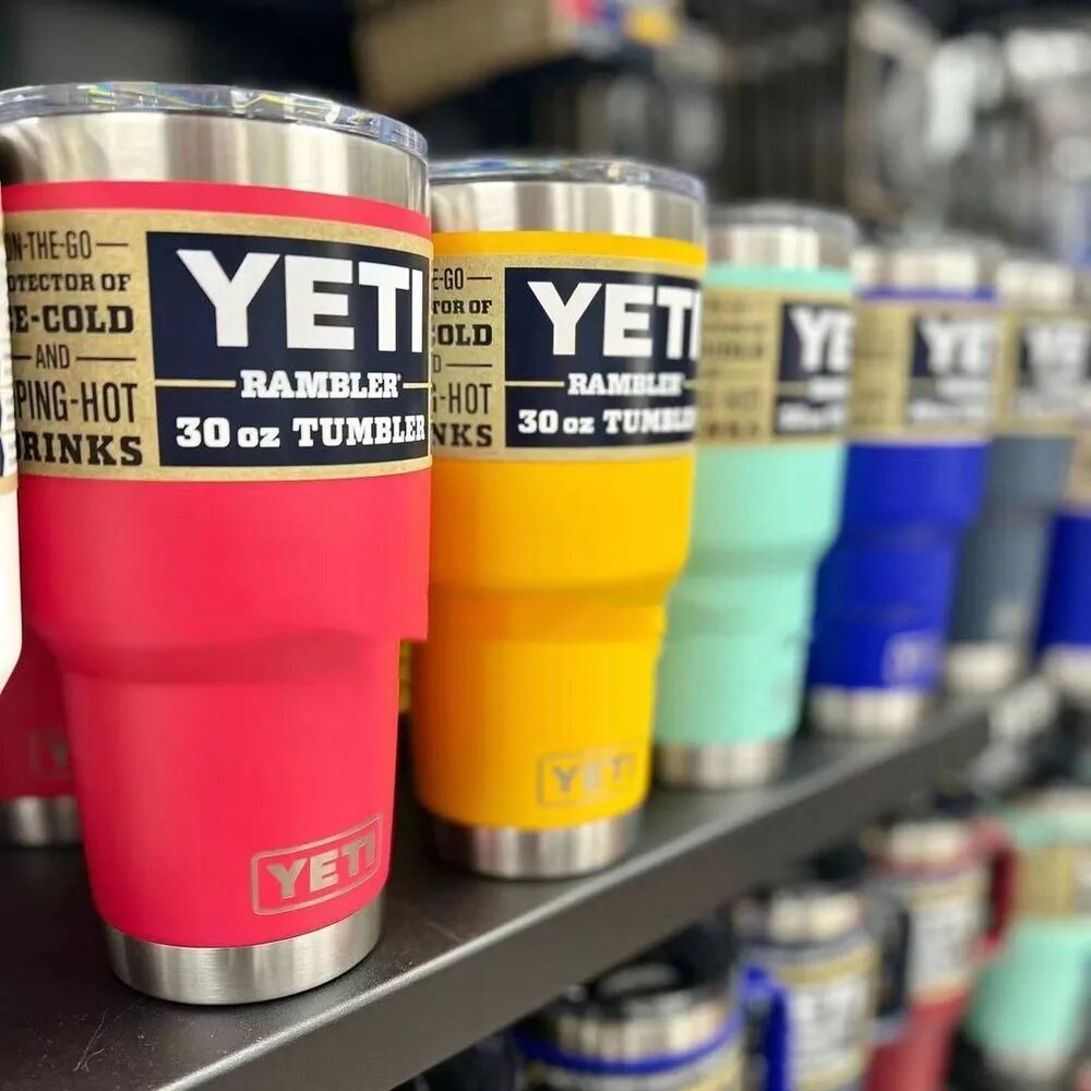 YETI Rambler 30 oz Tumbler Термокружка - Яркий красный, 0.887 л, для холодных и горячих напитков, 6 - 12 часов