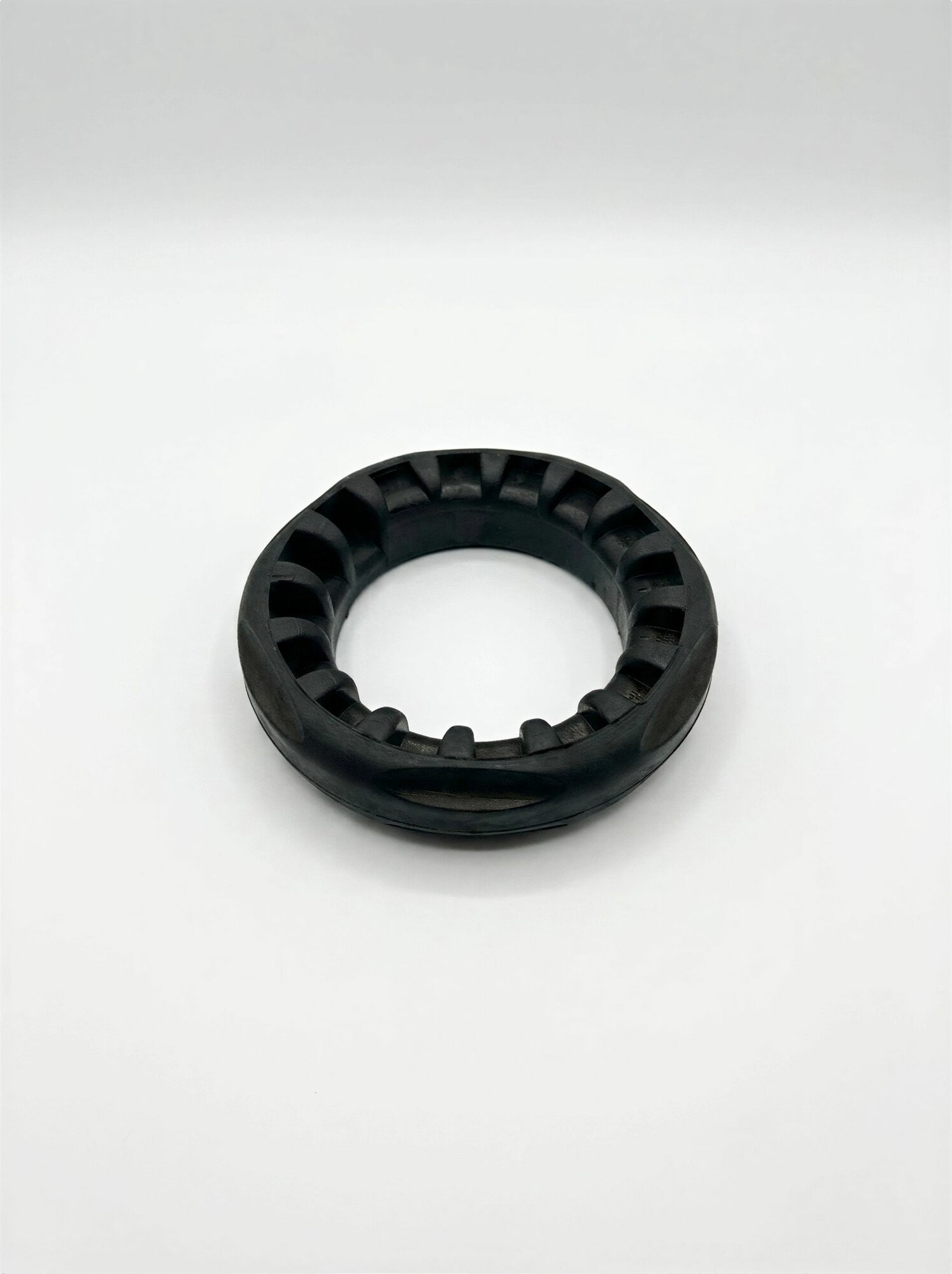 Проставка задни пружины верхняя Ford Focus 98-19, Kuga 08-19, C-MAX 03-19; Mazda 3 (BK) 02-09