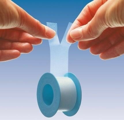 Пластырь Омнифилм (Omnifilm) фиксирующий влагостойкий прозрачный для чувствительной кожи на катушке, с еврохолдером 2.5см х5м, 900474