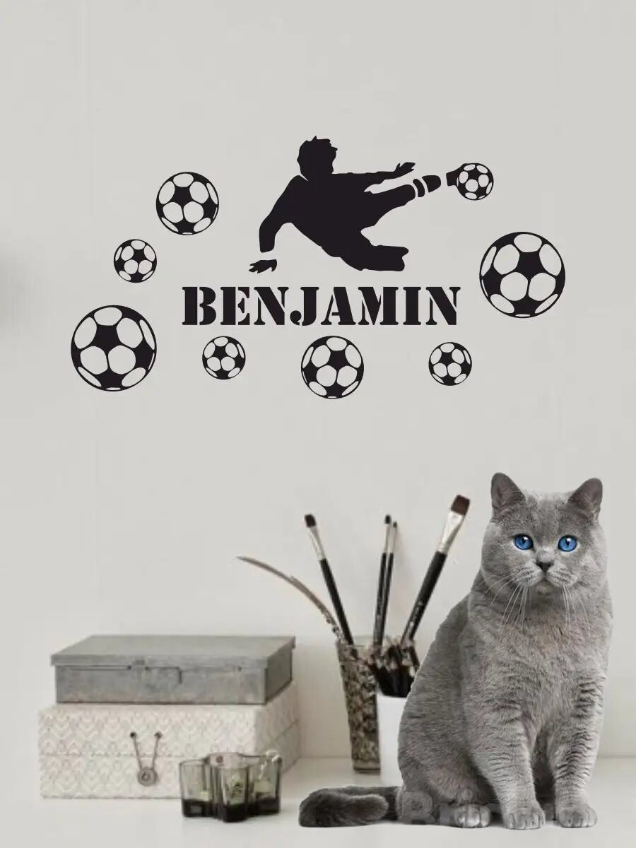 Наклейка на стену для декора интерьерная Футболист