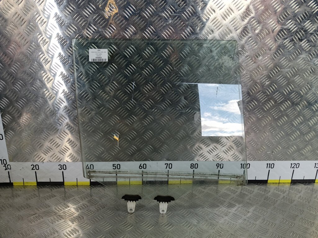 Стекло двери заднее правое Б/У для SUZUKI Grand Vitara II (2005—2008) 8450365J00