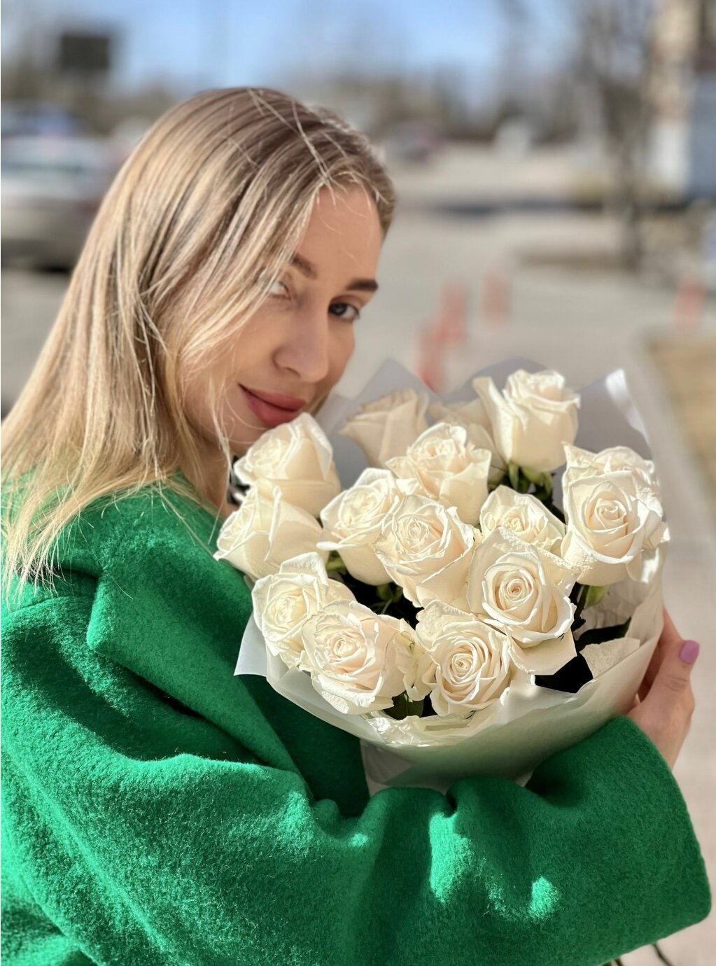 15 белых роз
