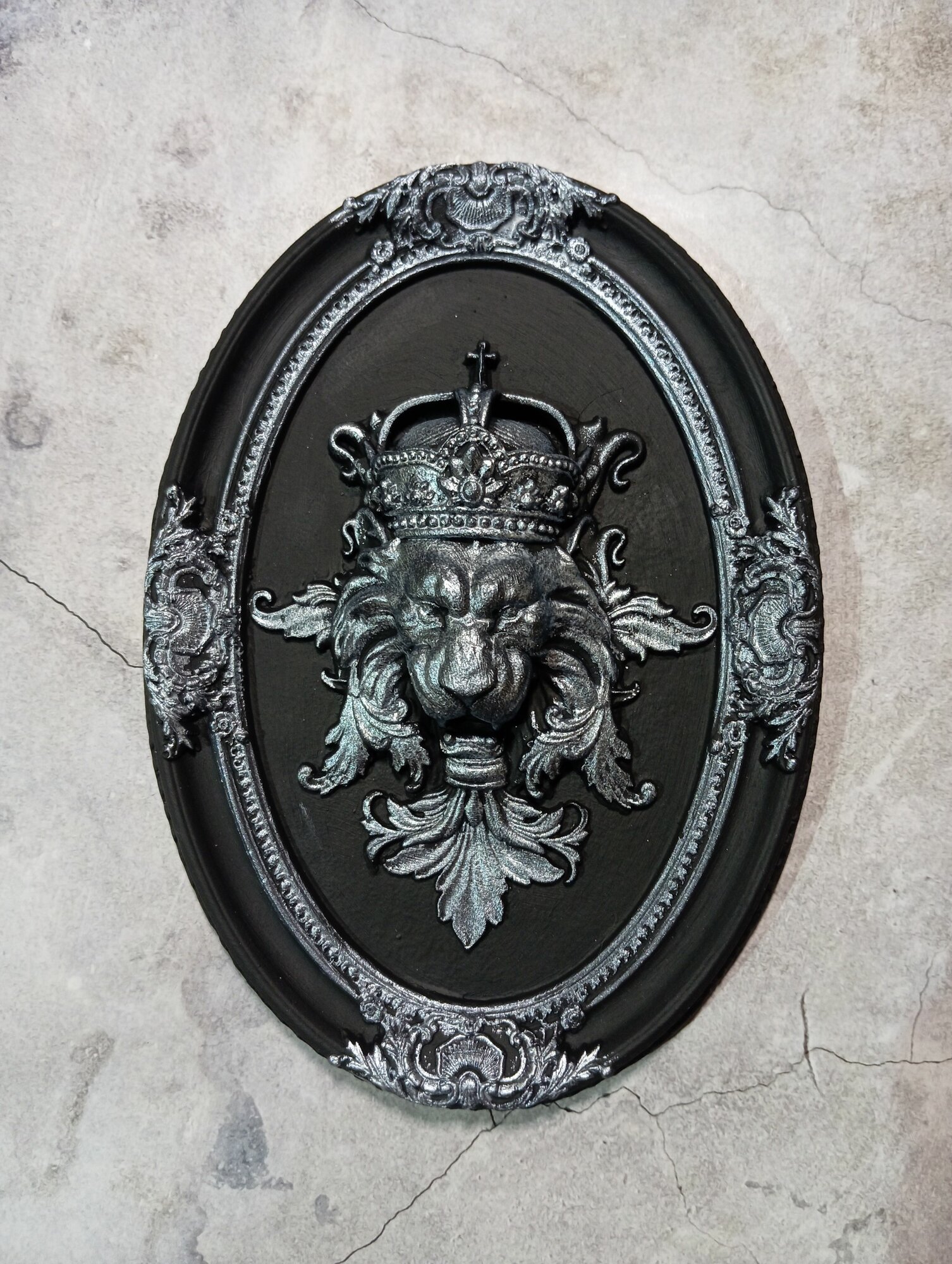 Настенный барельеф Лев в рамке