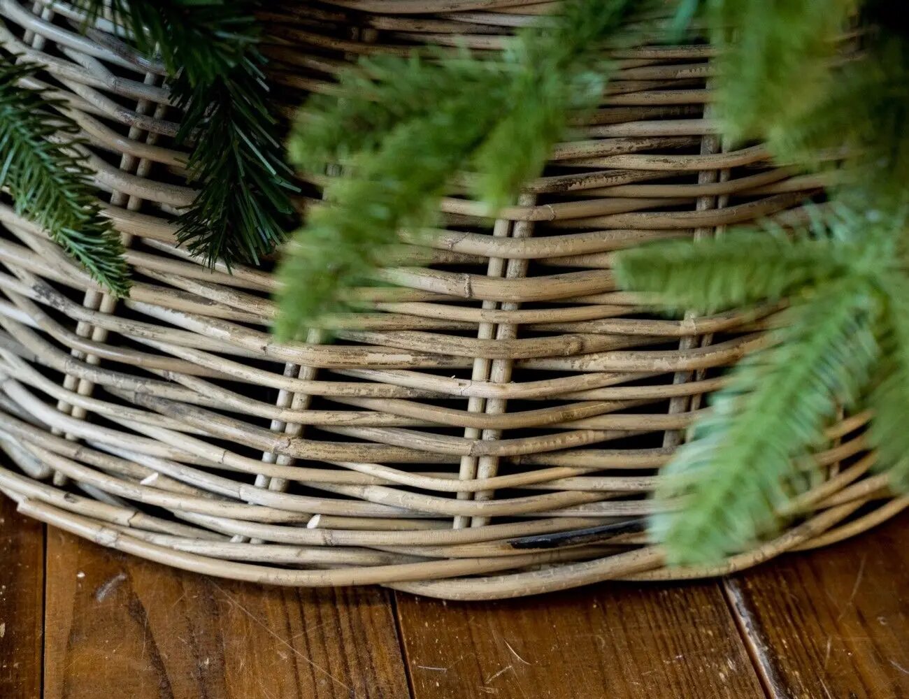 Плетёная корзина "Лукошко" для декорирования основания елки, светлое дерево, 60х26 см, Koopman International