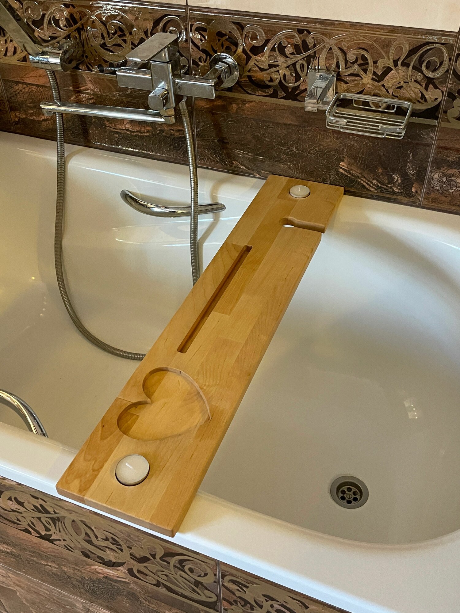 Столик-полка для ванны с сердечком