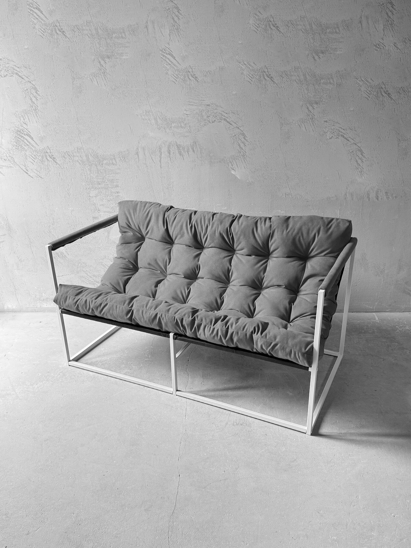 Диван лофт прямой, уличный, в офис, на балкон, на веранду, в гостинную, кухонный, Лофтовик ++ велюр серый, белый каркас, подлокотник мягкий велюр