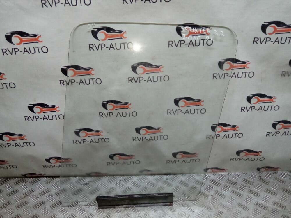 Стекло двери переднее левое Sprinter W901-905 Mercedes