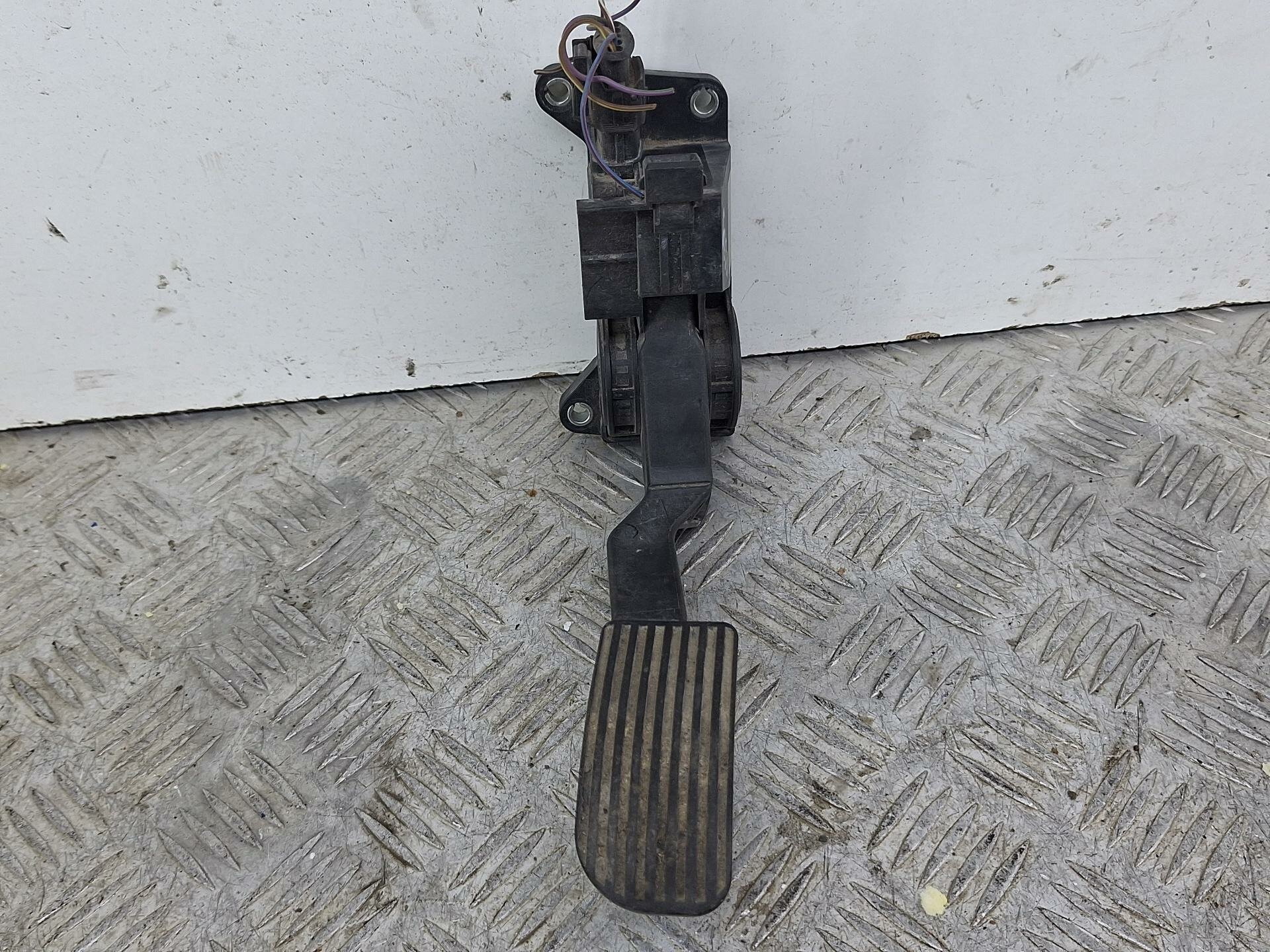 Педаль газа Mercedes-Benz Vito W639 (2003 - 2010) A6393000604