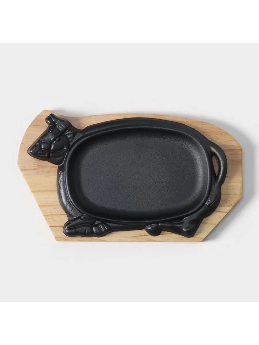 Стильная чугунная сковорода с деревянной подставкой
