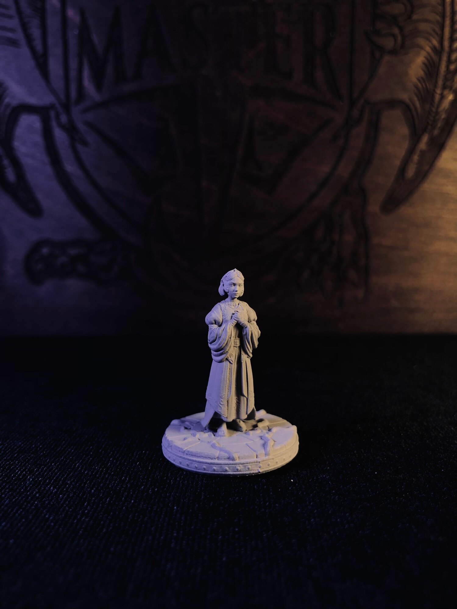 Маленькая девочка, принцесса - Миниатюра для настольных игр DnD, ДнД, Dungeons & Dragons, Pathfinder.