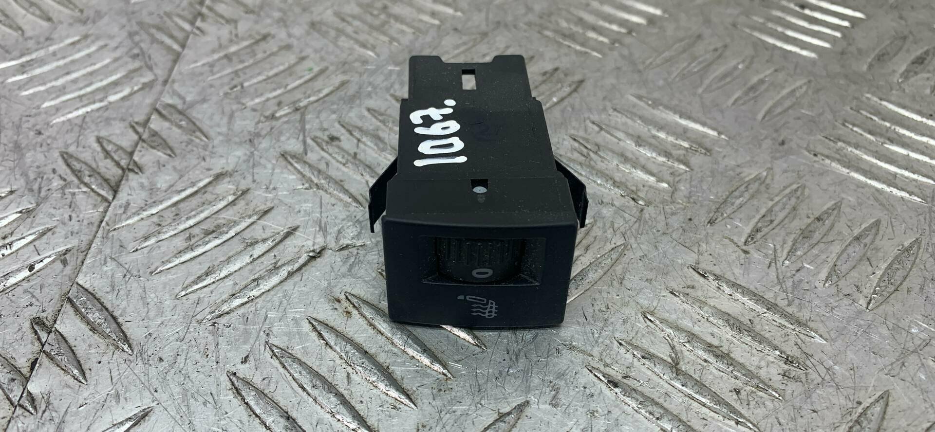 Кнопка обогрева сидений передняя левая Volkswagen Polo 4 9N 2005 6Q0963563