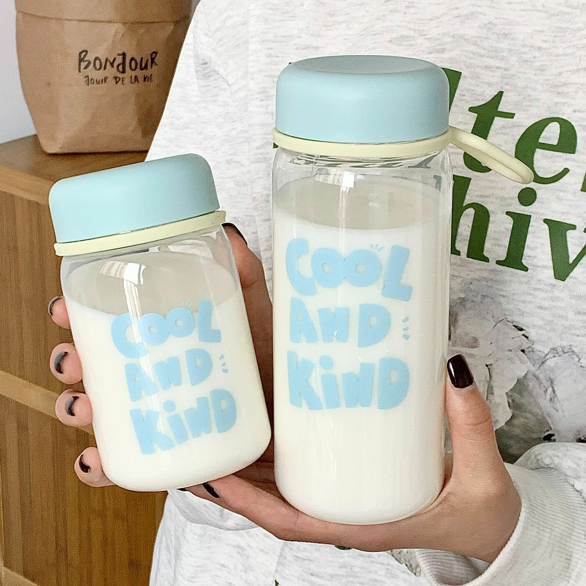 Пластиковая термостойкая кружка с чайным фильтром, небесно-голубая 600 мл стандартная кружка для студентов