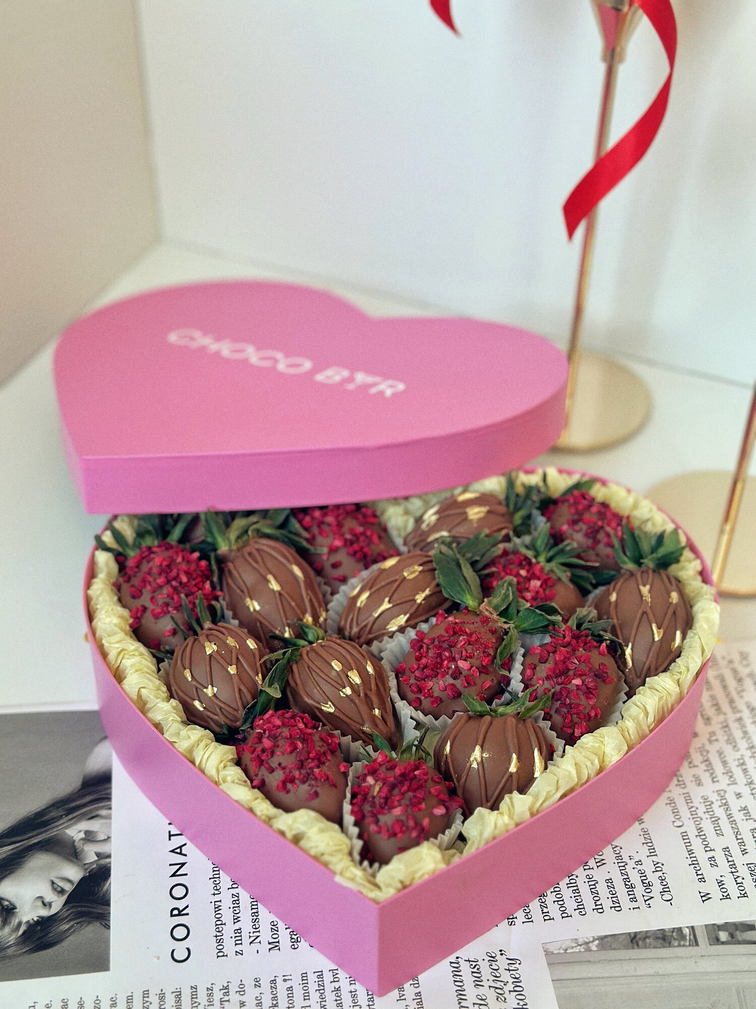 Клубника в бельгийском шоколаде подарочный набор для любимой в коробке сердце