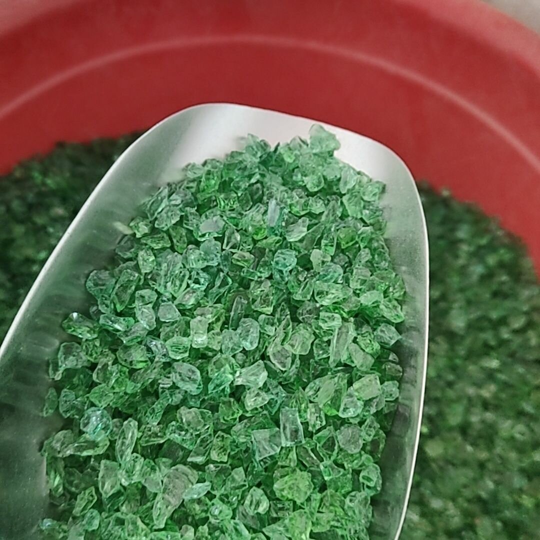 Нерегулярный стеклянный песок, прозрачные натуральные цветные стеклянные частицы, стеклянный гравий, стеклянные блоки для аквариума и ландшафтного дизайна