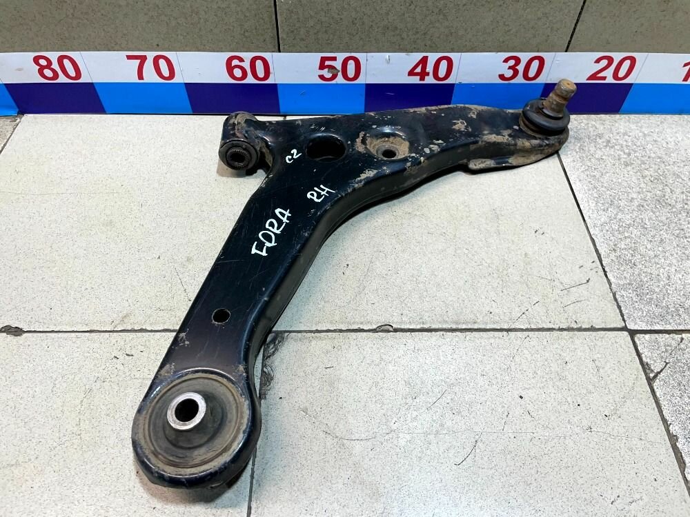 Рычаг передний нижний правый Chery Fora A21