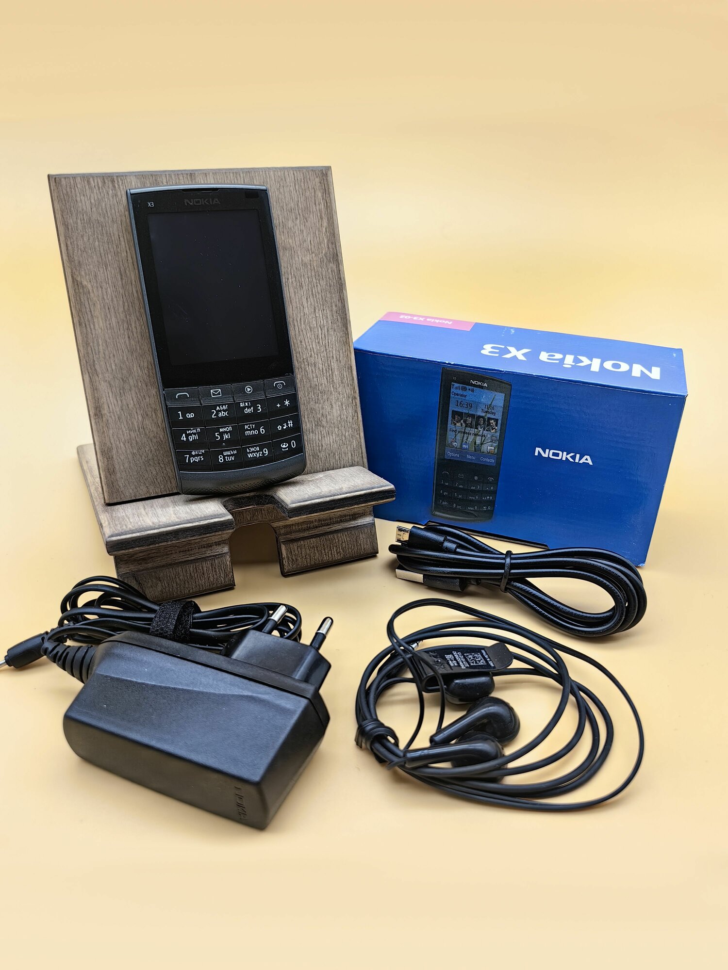 Мобильный кнопочный телефон Nokia X3-02, Черный