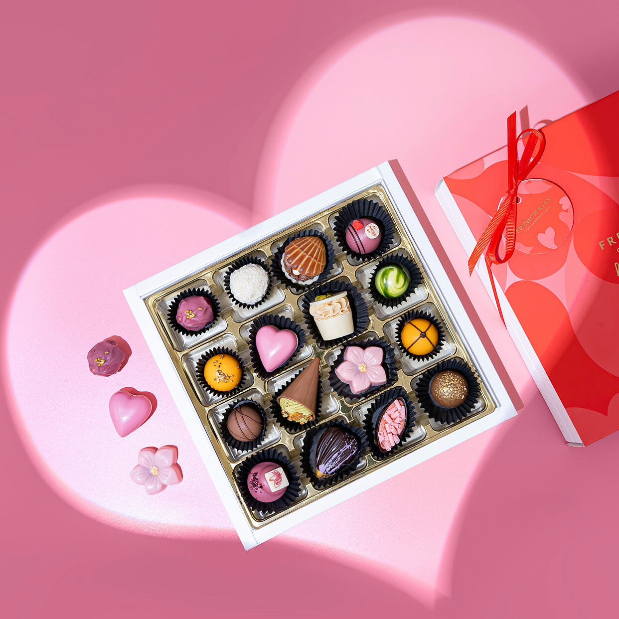 Подарочный шоколадный набор конфет Frenchkiss, С праздником весны, 16 конфет ручной работы