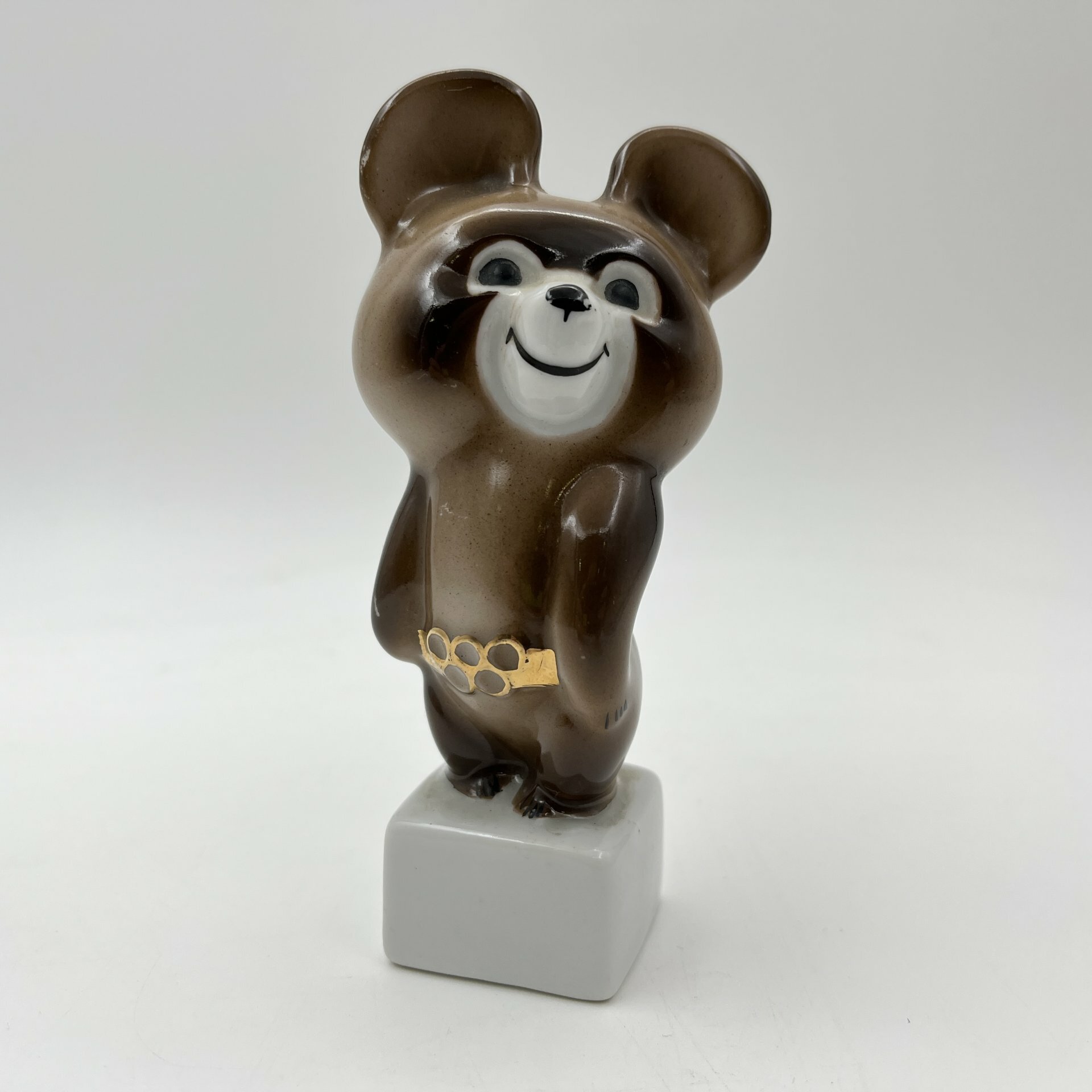 Статуэтка "Олимпийский мишка", фарфор, аэрография, золочение