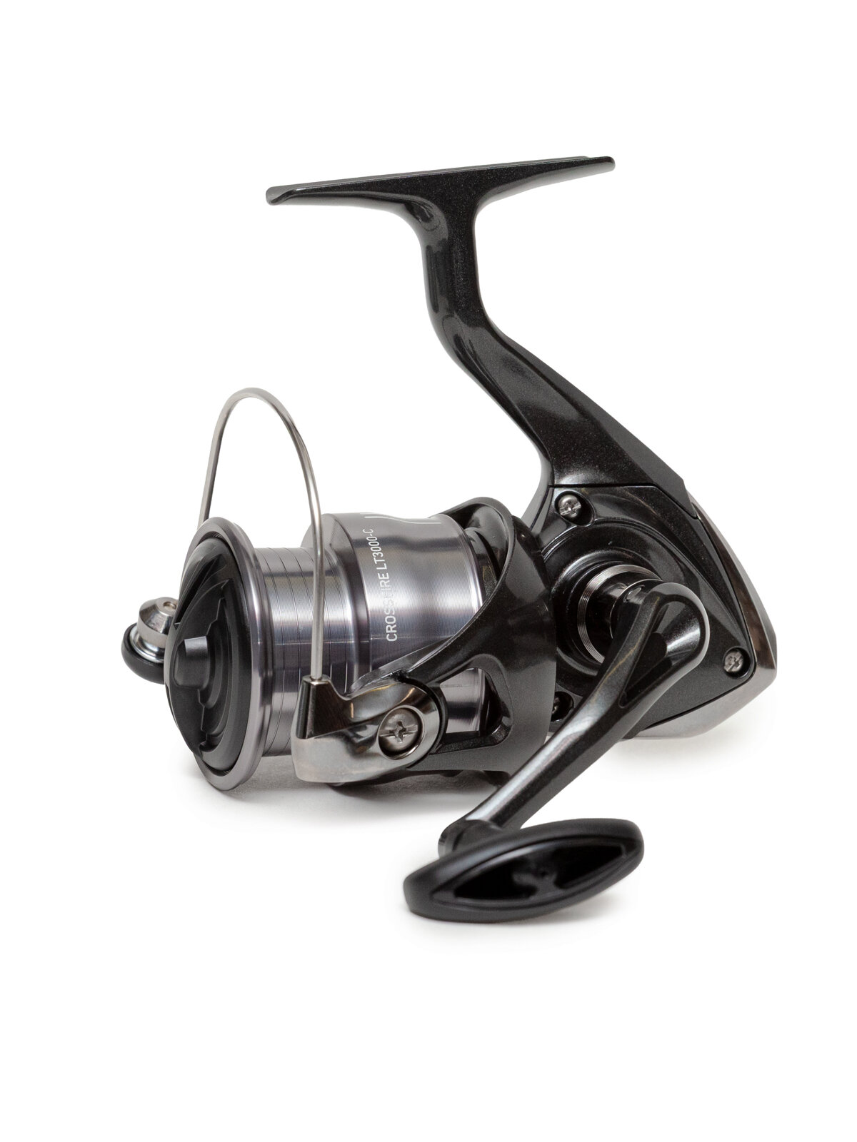 Катушка безынерционная Daiwa 26 Crossfire LT 3000-С, цвет черный