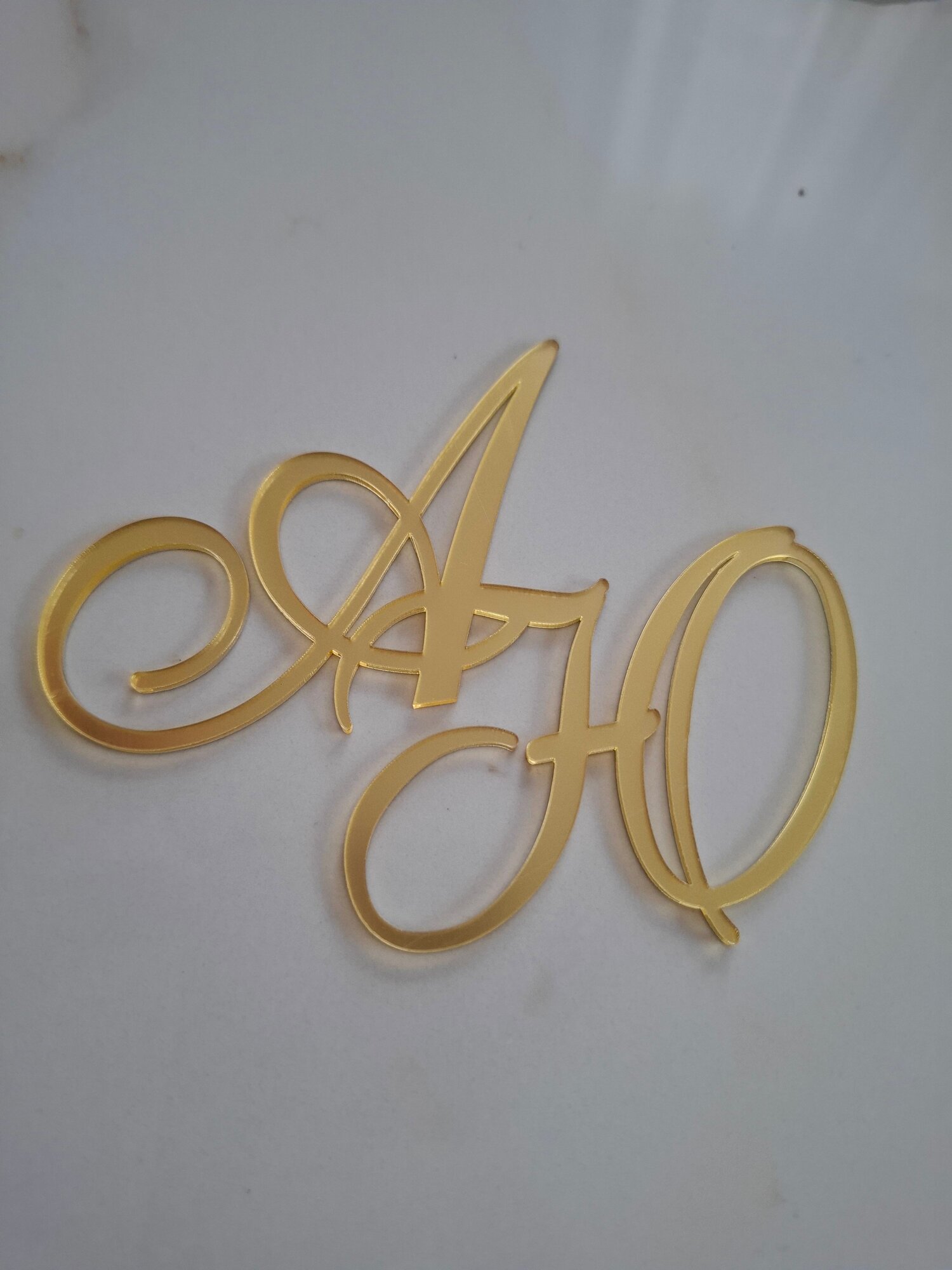 Топпер на свадебный торт "инициалы АиЮ ", зеркальный золотой акрил