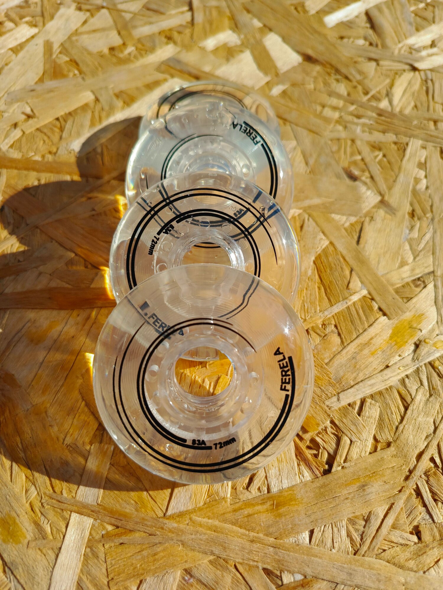 Колеса для роликов Ferela 8 штук. Прозрачные, полнотелые 72мм, жесткость 83а.