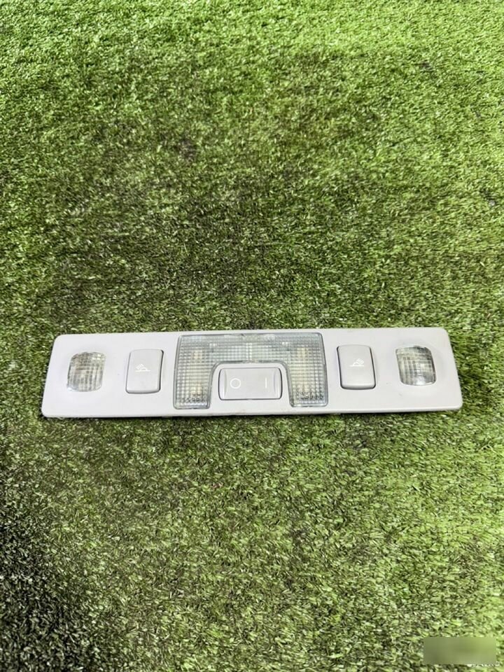 Плафон освещения салона задний Audi A8 D2