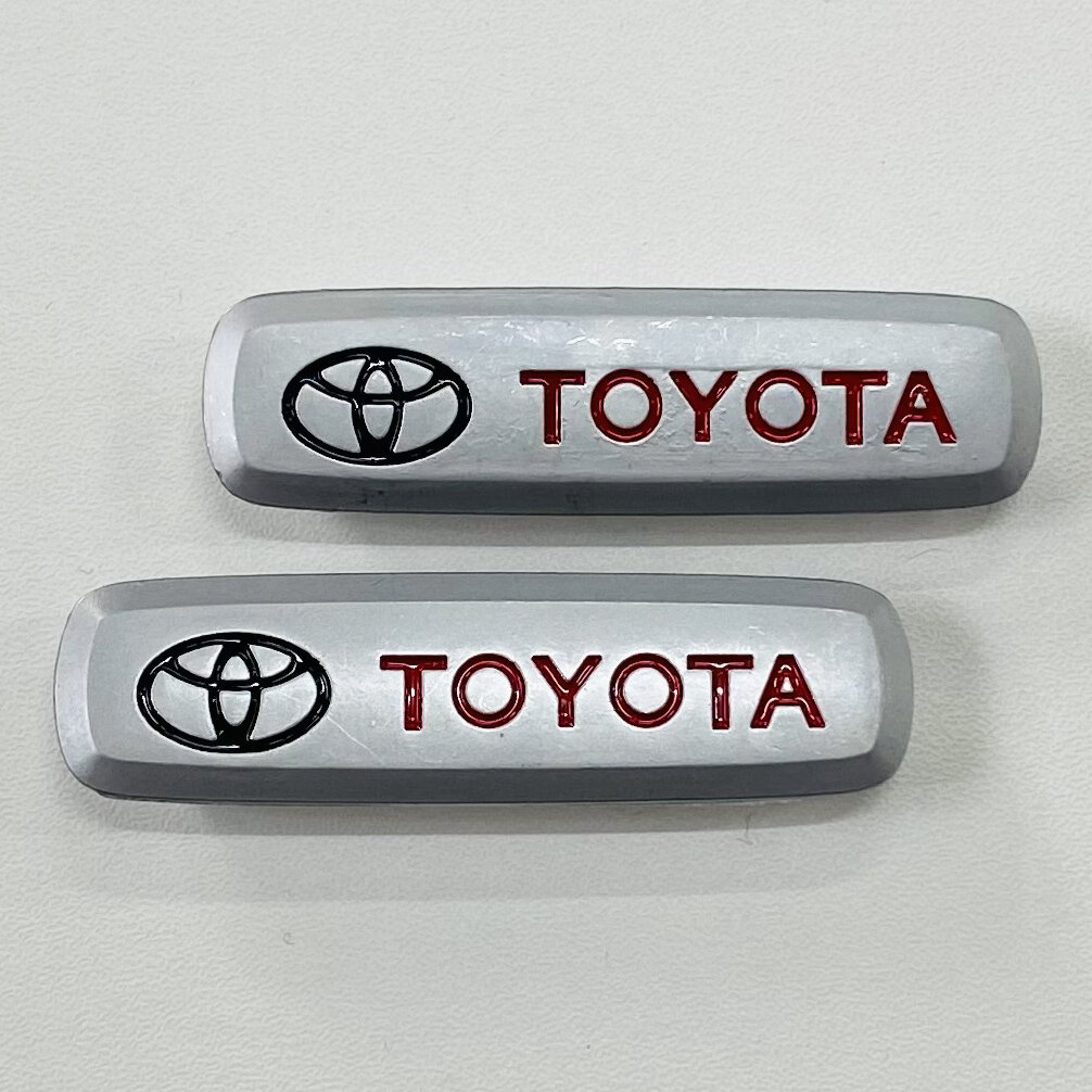 Шильдик Toyota (2 шт.) / логотип для EVA-ковриков