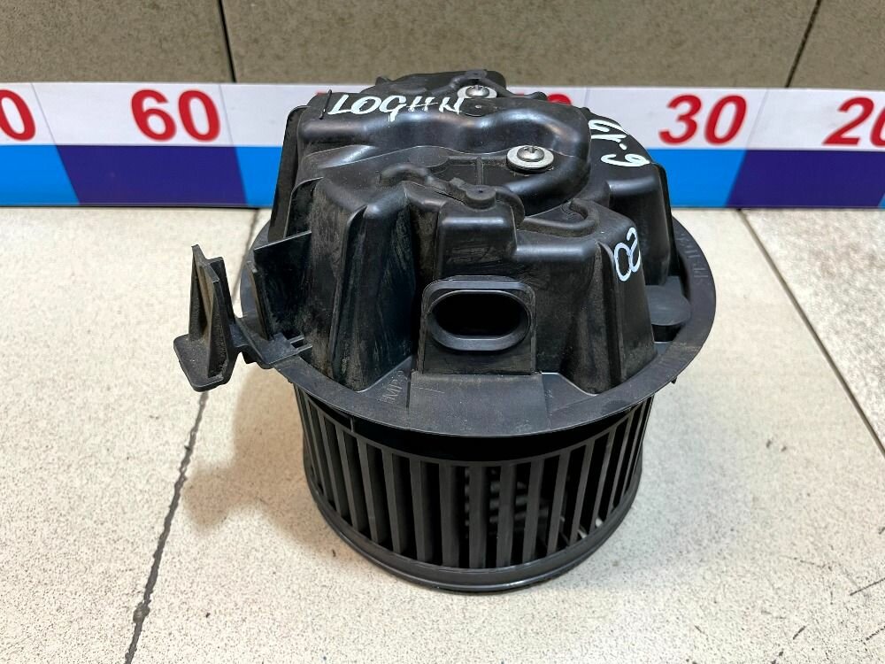 Моторчик отопителя Renault Logan 272106020R