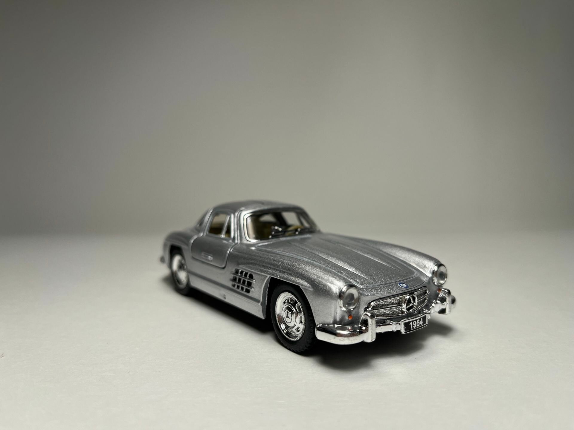 Металлическая инерционная игрушечная машинка Mercedes-Benz 300SL