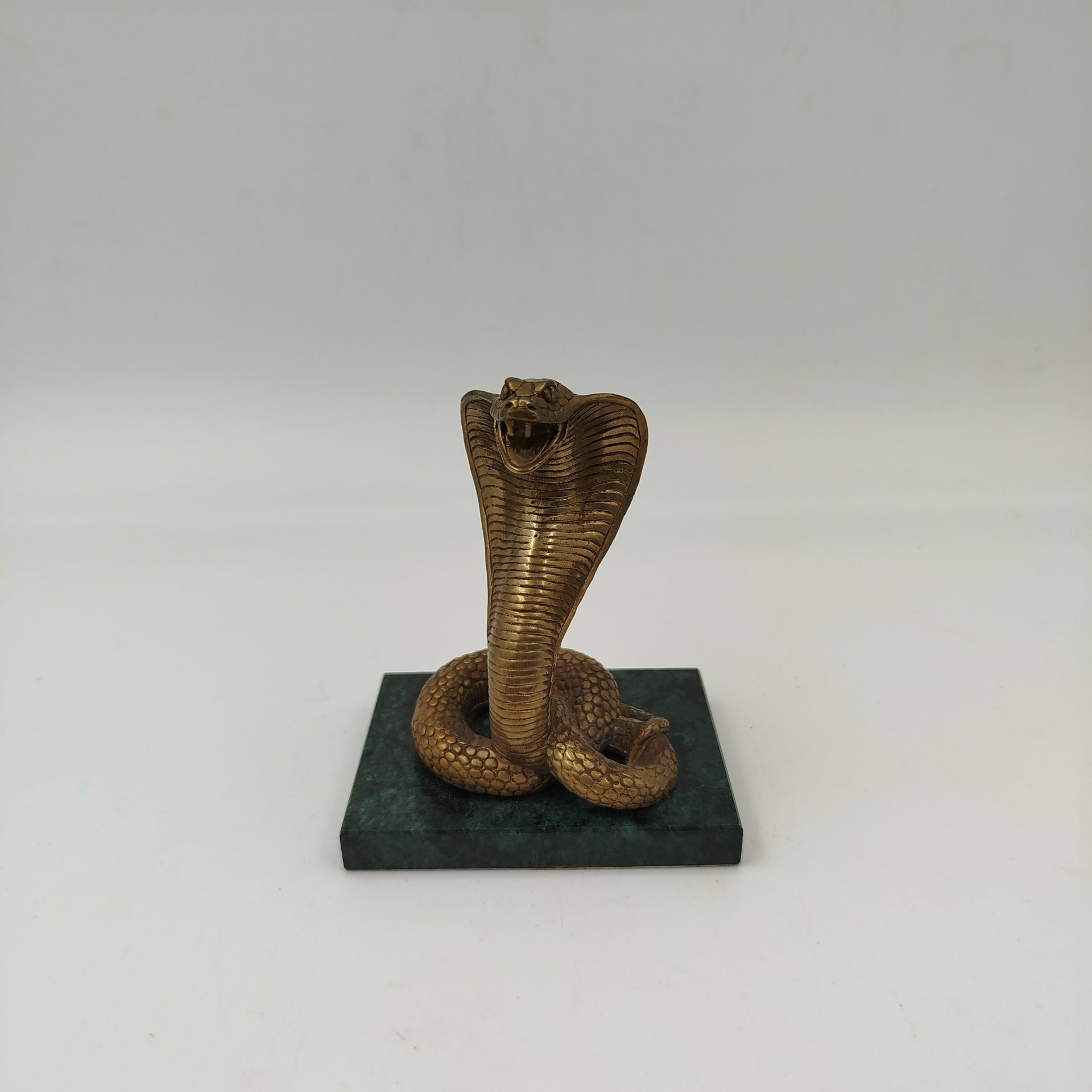 Статуэтка "Кобра", бронза, змеевик, Российская Федерация, 2000-2020 гг.