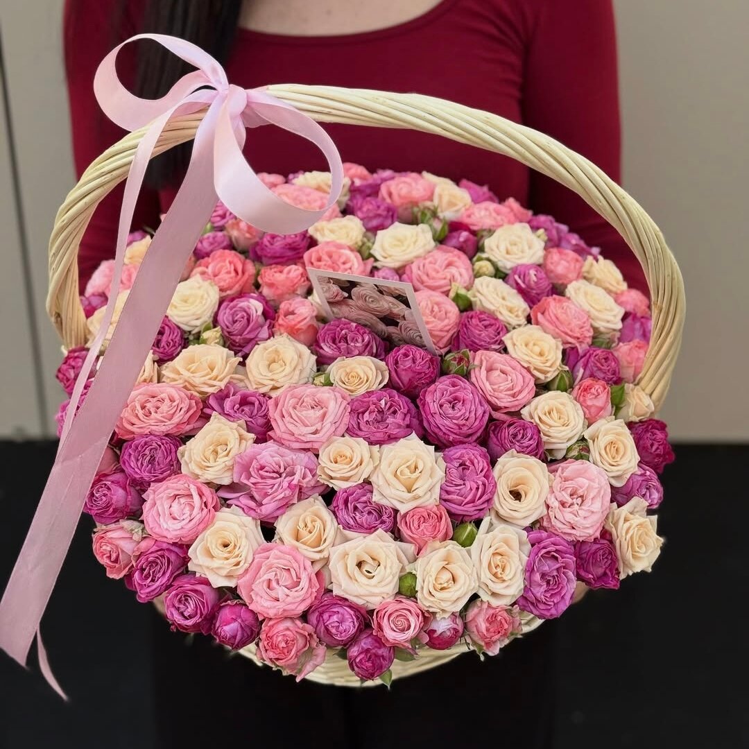 Букет из кустовых роз 51 шт в корзине, красивый букет цветов, шикарный, премиум цветы, премиум букет
