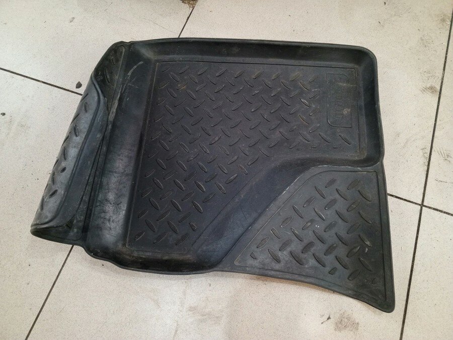 Коврик салона передний правый от Toyota Avensis 2 2003-2009