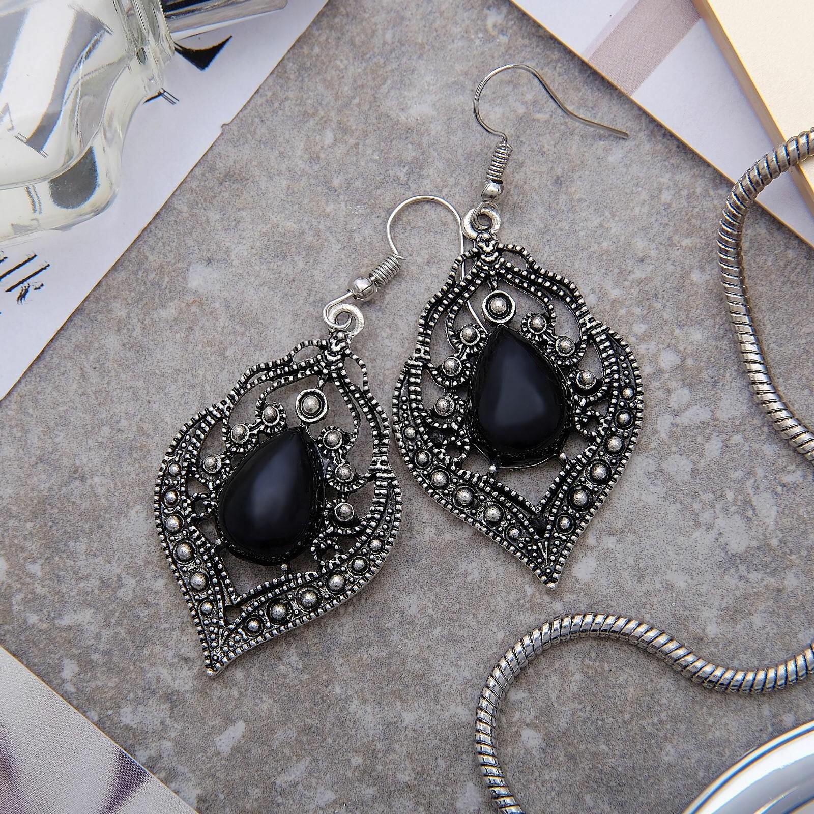 Серьги, пластик