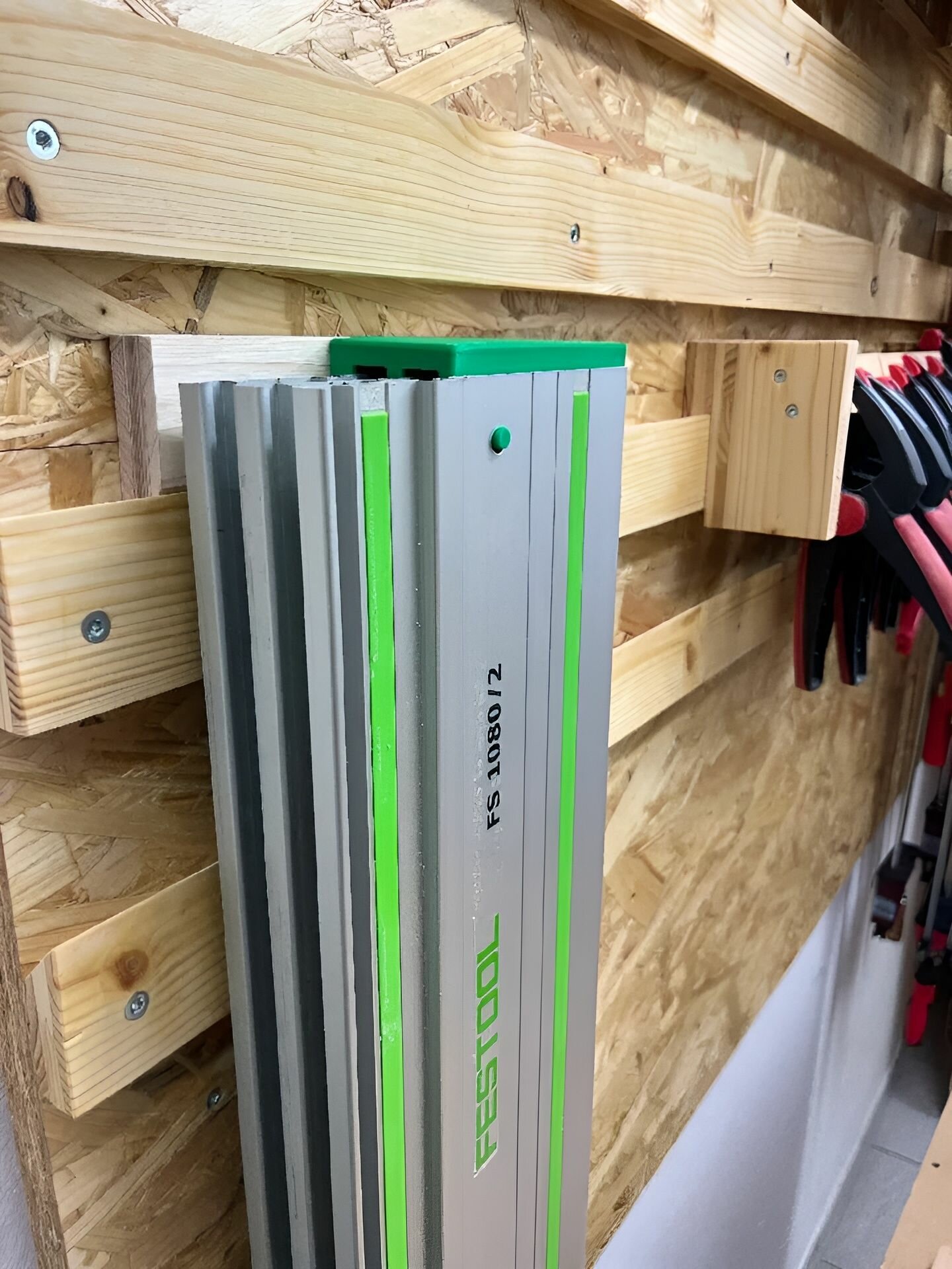 Настенный держатель для 3-х направляющих шин Festool