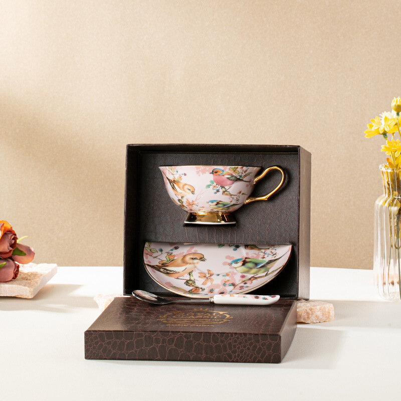 Кофейная чашка и блюдце из европейского костяного фарфора в пасторальном стиле, чайный набор, английская керамика, послеобеденный чай, красный чайник с подносом