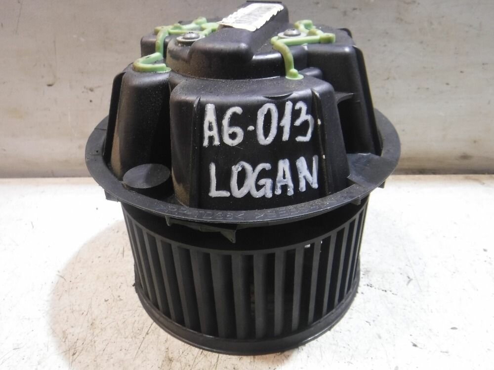 Моторчик отопителя Renault Logan I 272106020R