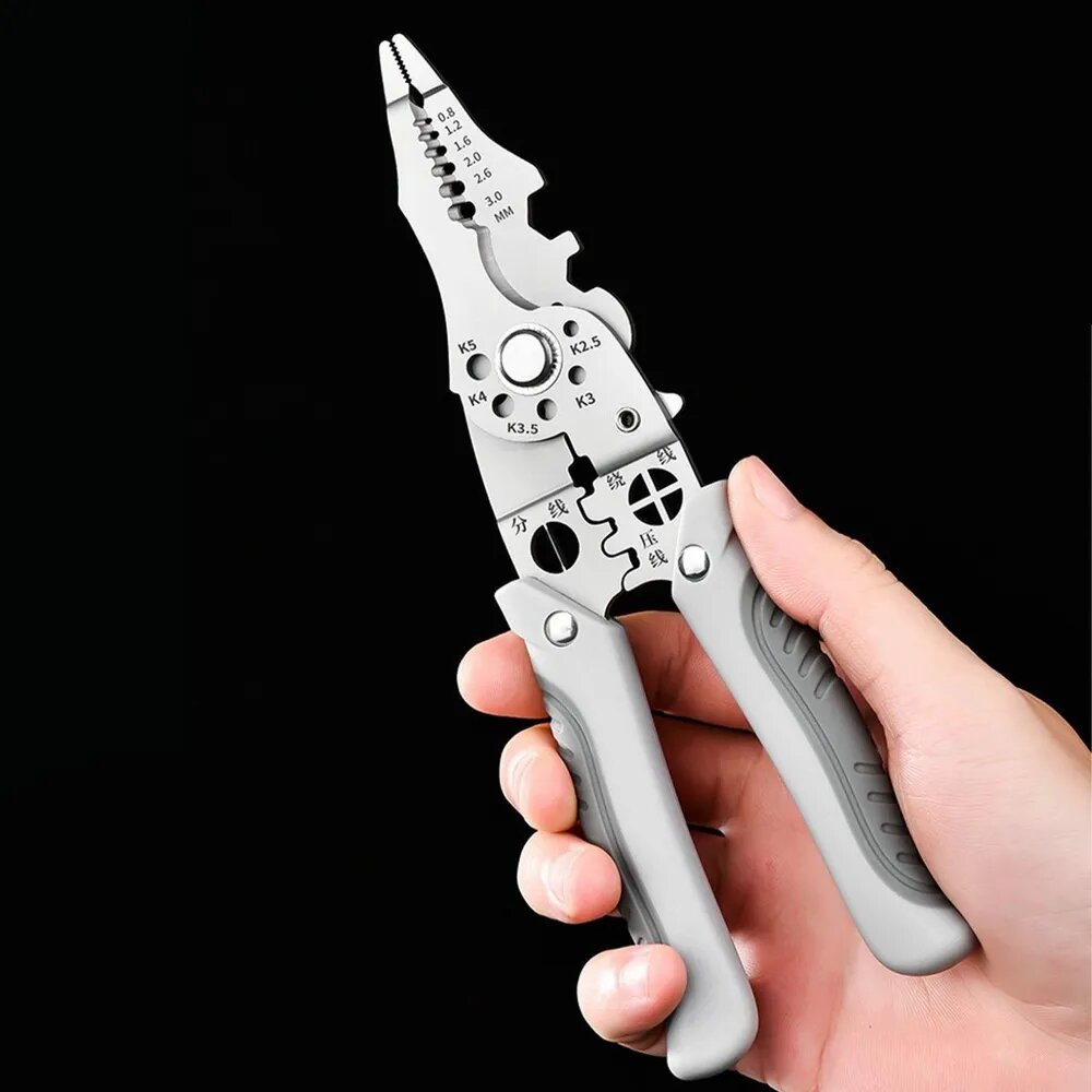 Эксклюзивный комплект из 10 устройств для резки и зачистки кабеля представлен многофункциональными клещами