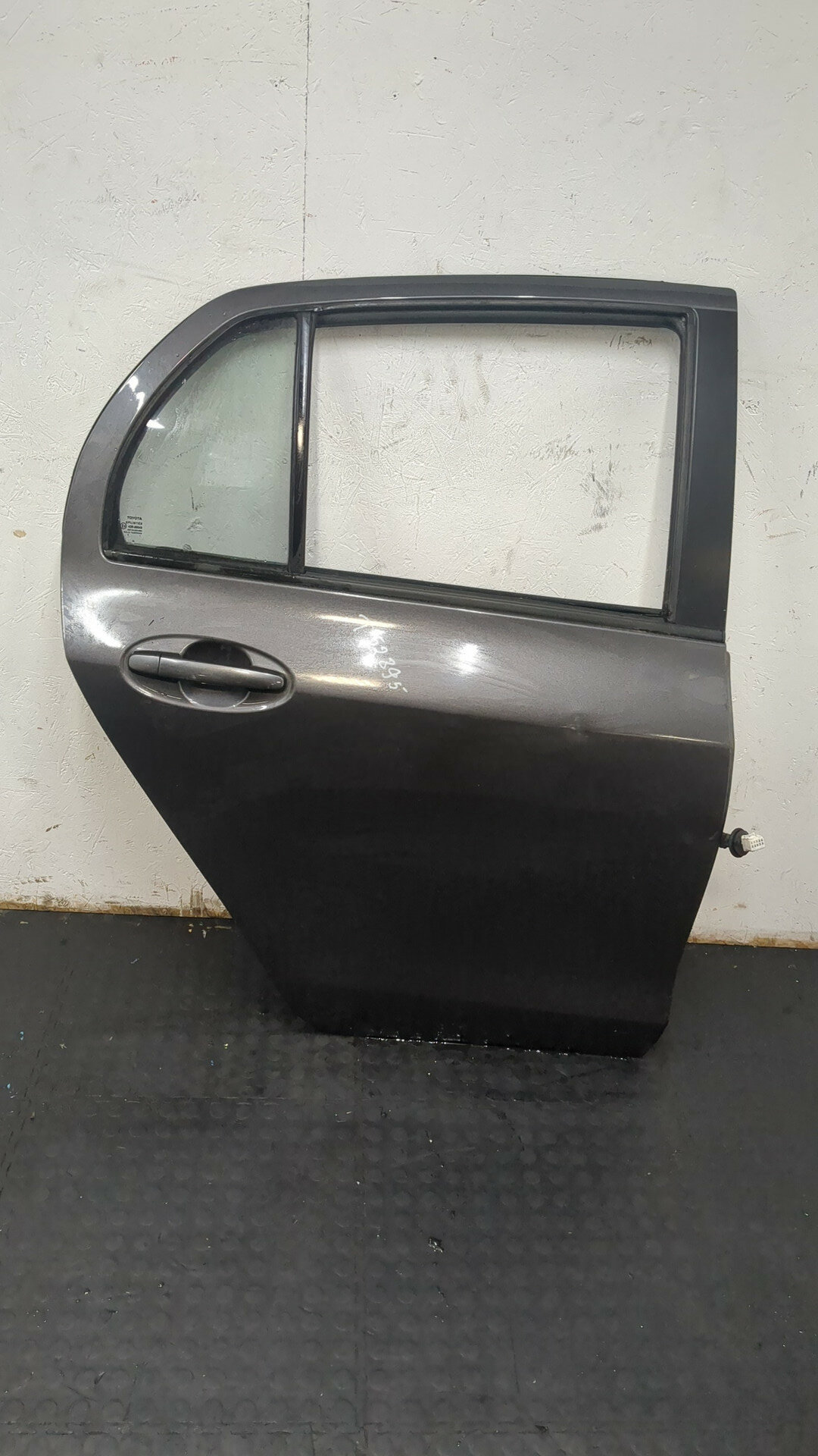 Дверь боковая (легковая) правая задняя Toyota Yaris Б/У