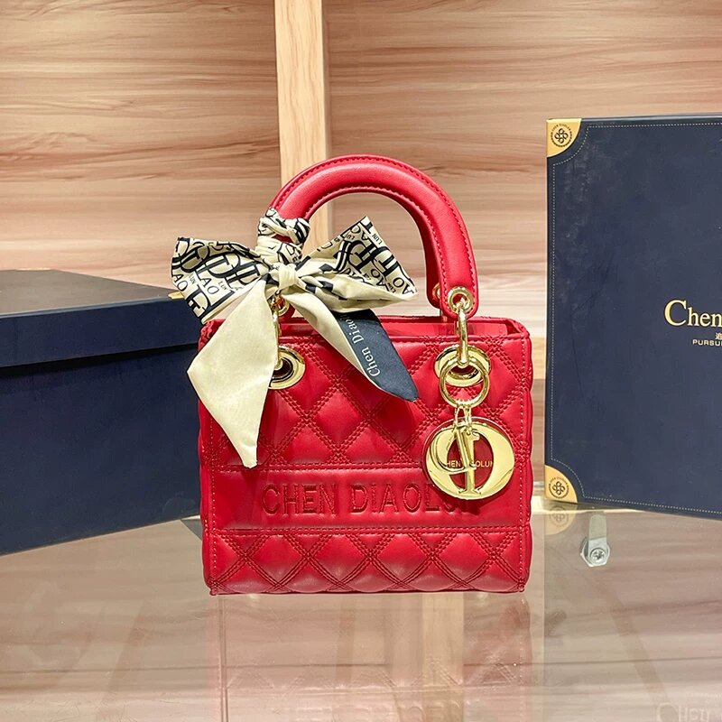 Сумка для женщин принцессы Дианы Гонконга 2026 Новая маленькая сумка Chanel Сумка для женщин Высококачественная дизайнерская роскошная сумка из натуральной кожи с вышивкой