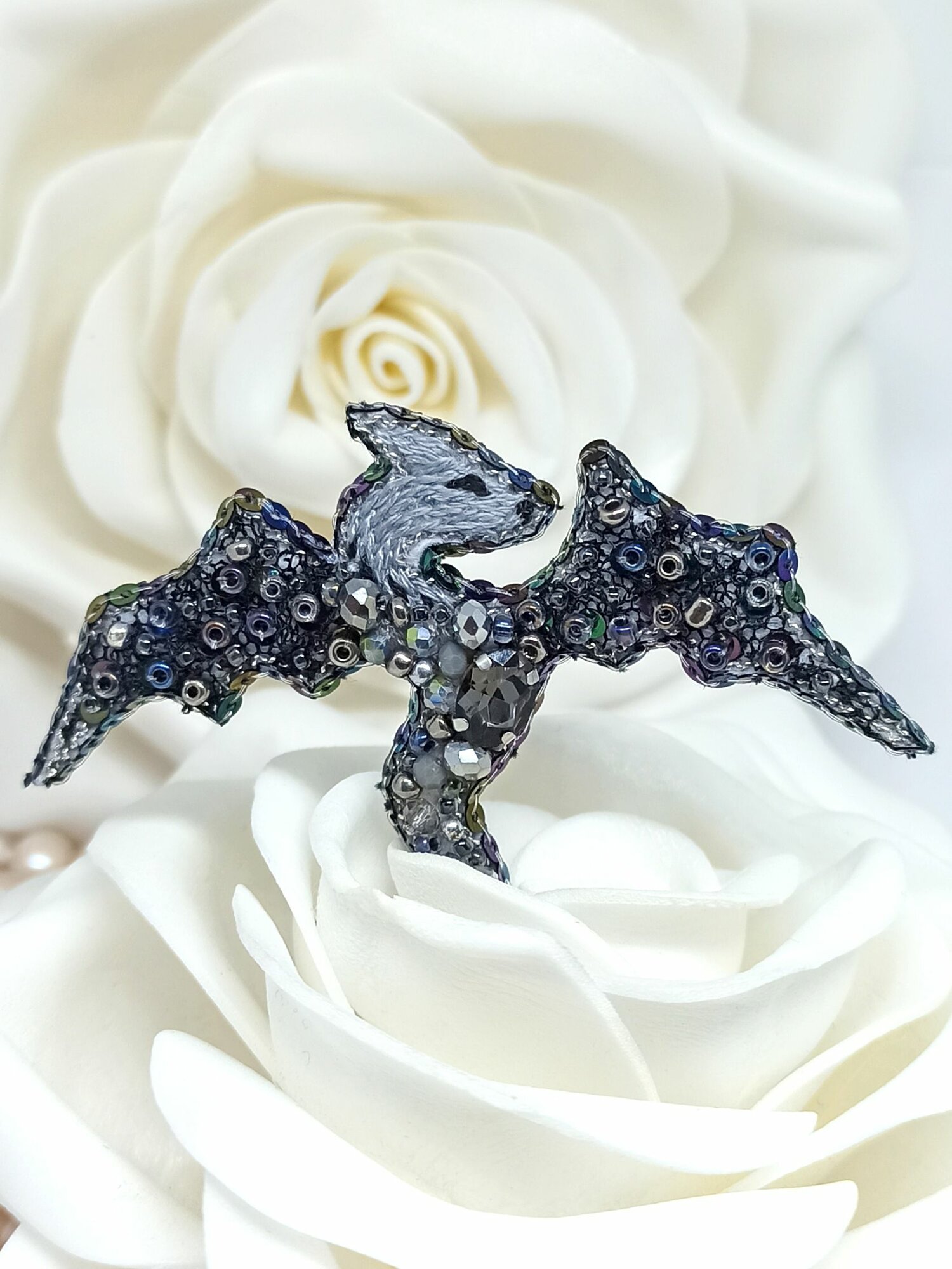 Брошь, стекло, бисер