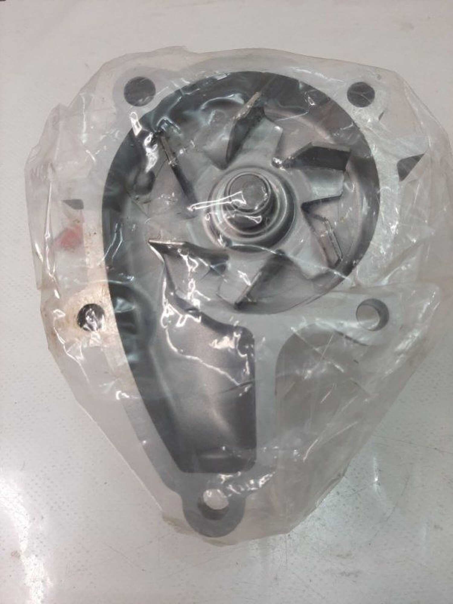 Помпа водянная GMB GWN35A N28, OEM-номер 2101057J01, 1 штука, для автомобиля